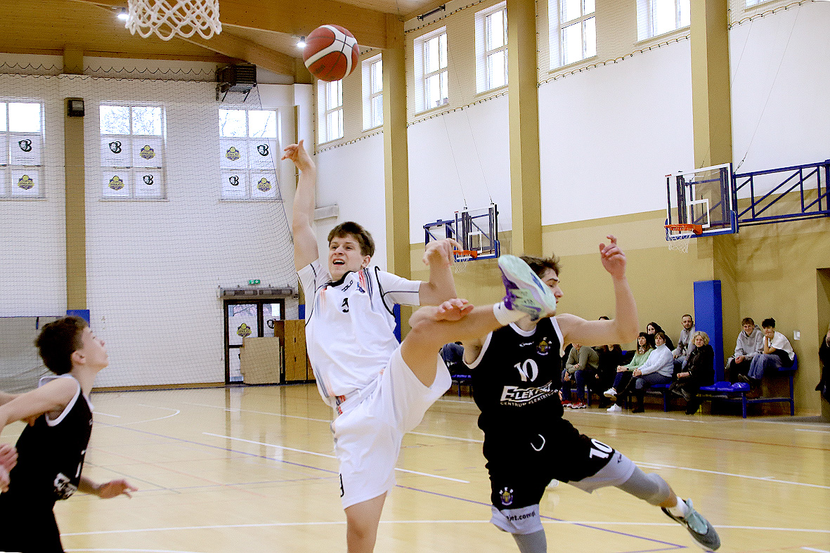 Męskie granie w koszykówkę – fotogaleria – Sądecki News